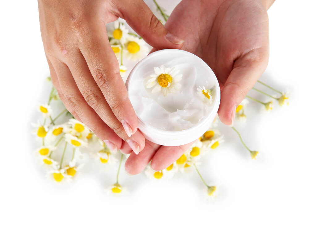 Why Chamomile Extract Is Perfect for Aging & Dry Skin - Age-Defying ...